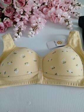Daisy Bra | Intimates & Sleepwear | Frontclosure Wireless Bra Yellow ...